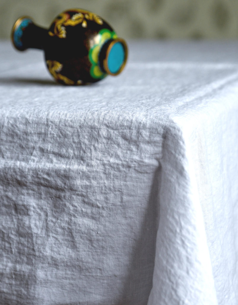 White linen tablecloths │Finest linen fabric │Linoroom