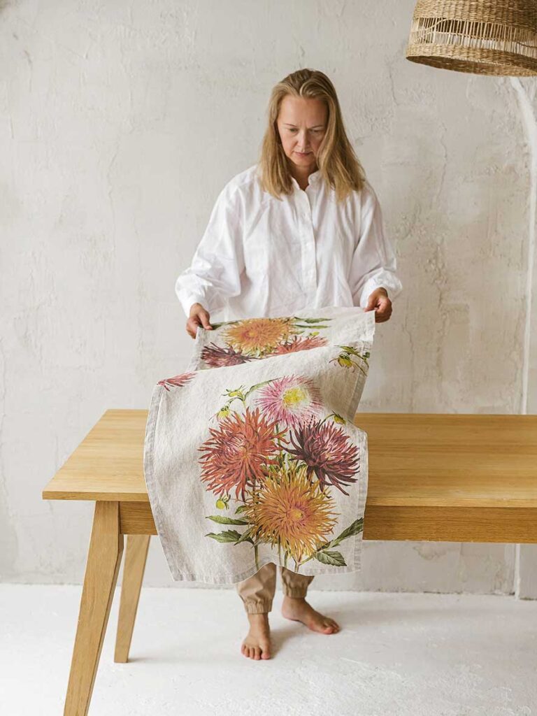 Country Flowers Linen Table Runner | Linoroom home linen