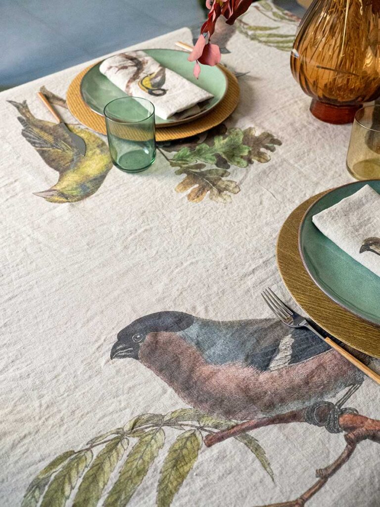 Garden Birds Linen Tablecloth - 170x250 cm / 67x98 inches │ Linoroom